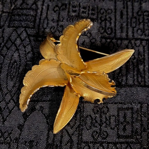giovanni | Jewelry | Vintage Giovanni Matte Shiny Gold Tone Orchid ...